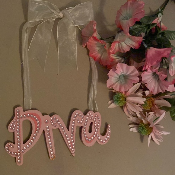 Diva Decor | Accents | Diva Sparkly Wooden Sign | Poshmark